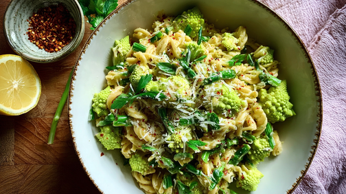 Romanesco-pasta med parmesan og sitron