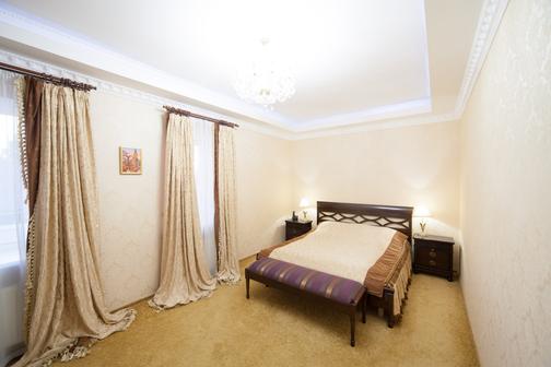 Житло біля Києва Old School Villa